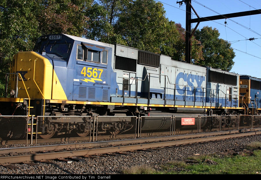 CSX 4567 on Q300